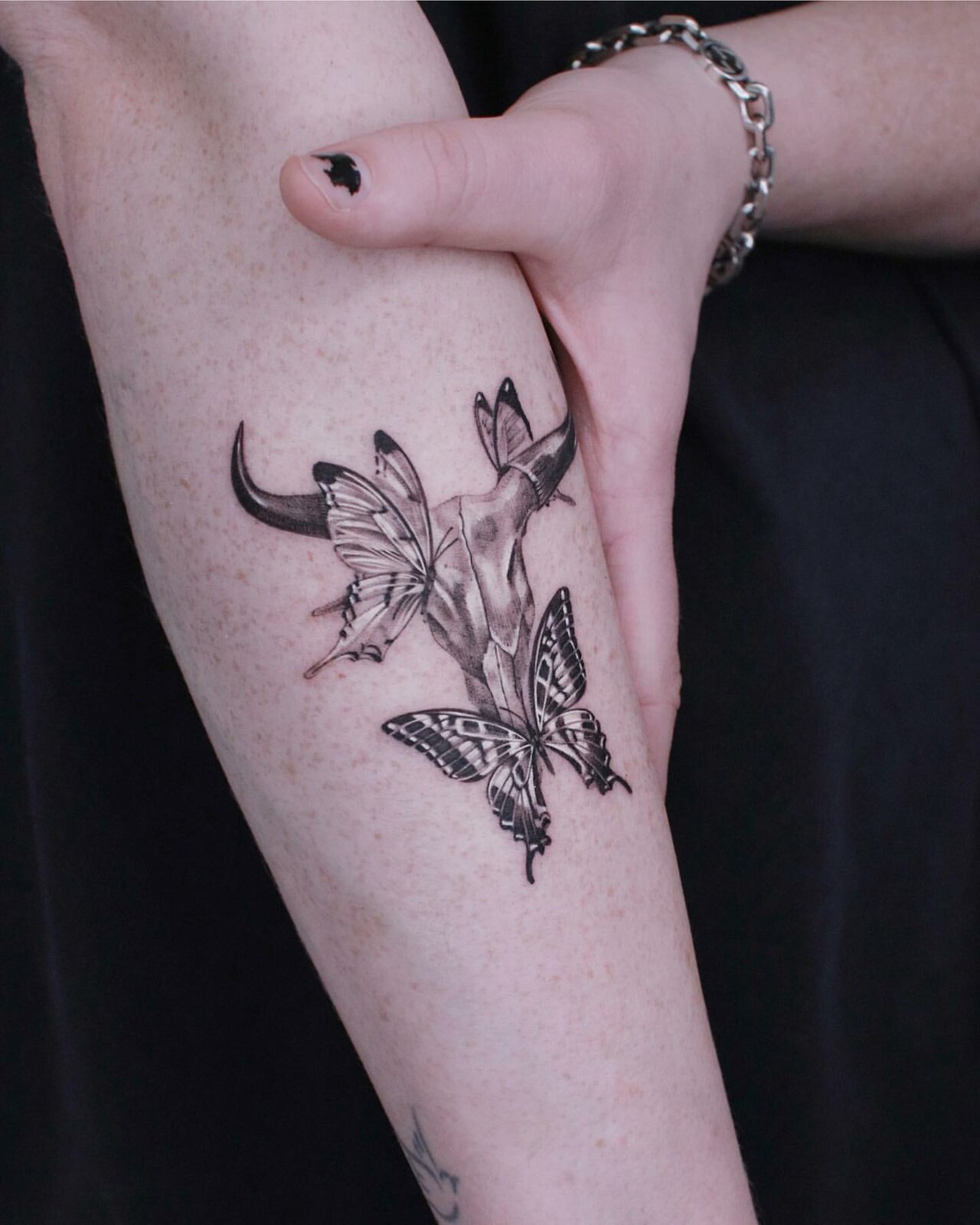25 Powerful Bull Skull Tattoo Ideas for Men & Women in 2024
