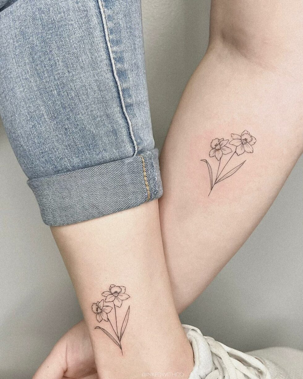 31 Beautiful Daffodil Tattoo Ideas for Men & Women in 2024
