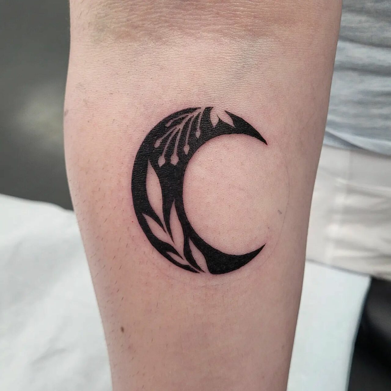 20 Lovely Negative Space Tattoo Ideas for Men & Women in 2023