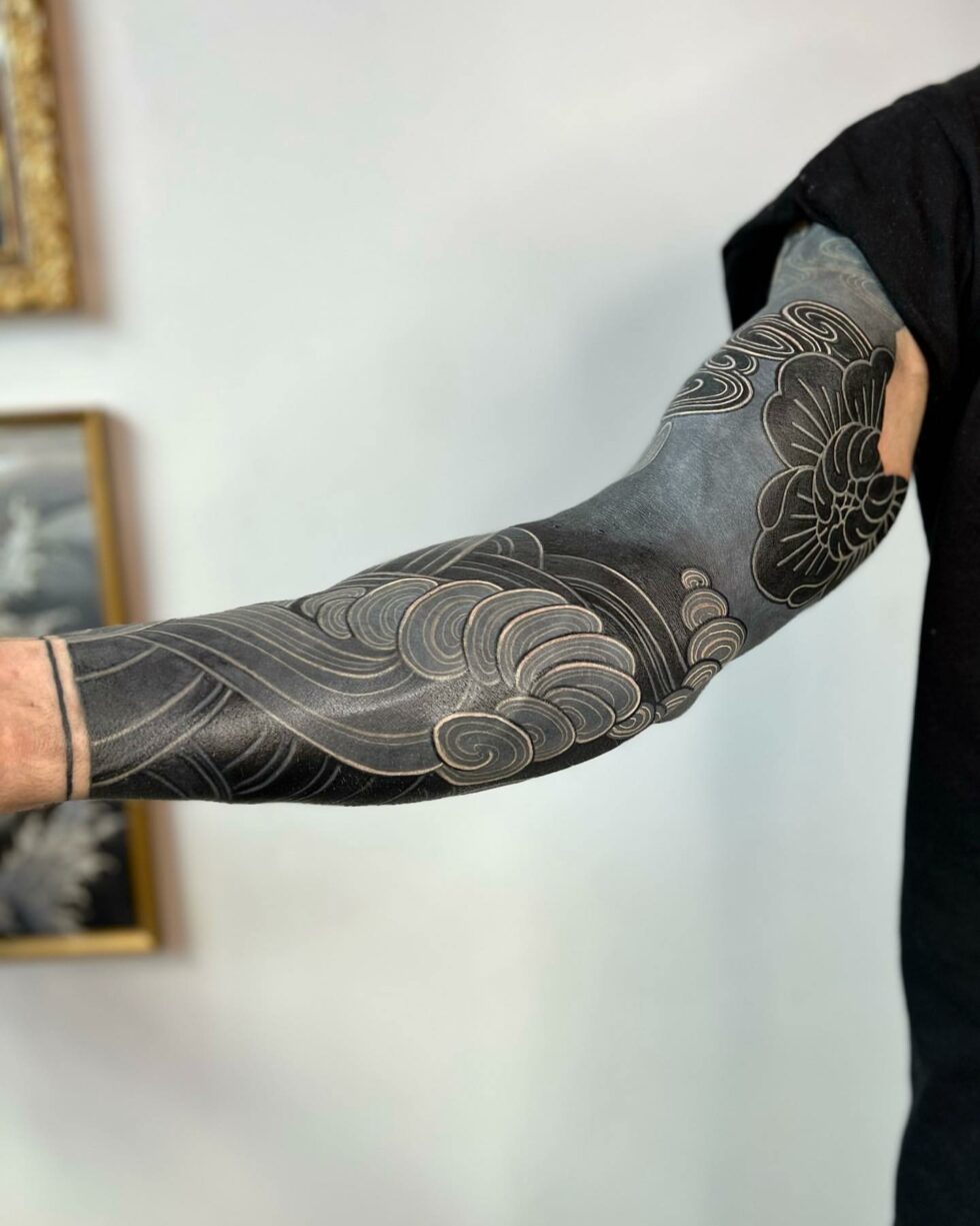 33 Breathtaking Blackout Tattoo Ideas for Men & Women in 2024
