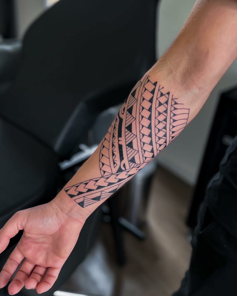 25 Incredible Polynesian Tattoo Ideas for Men & Women in 2024