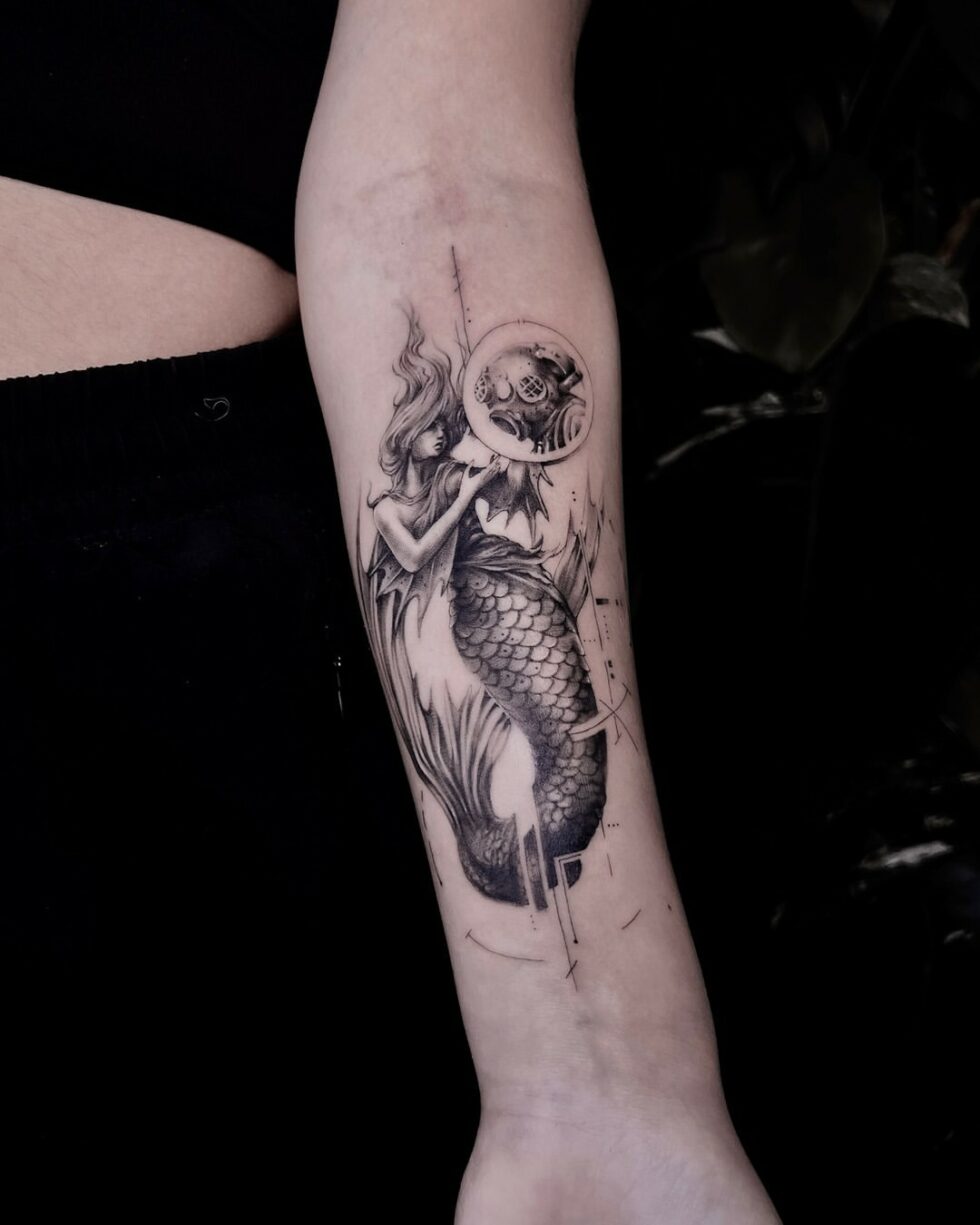 27 Outstanding Black and Gray Tattoo Ideas for Men & Women in 2024
