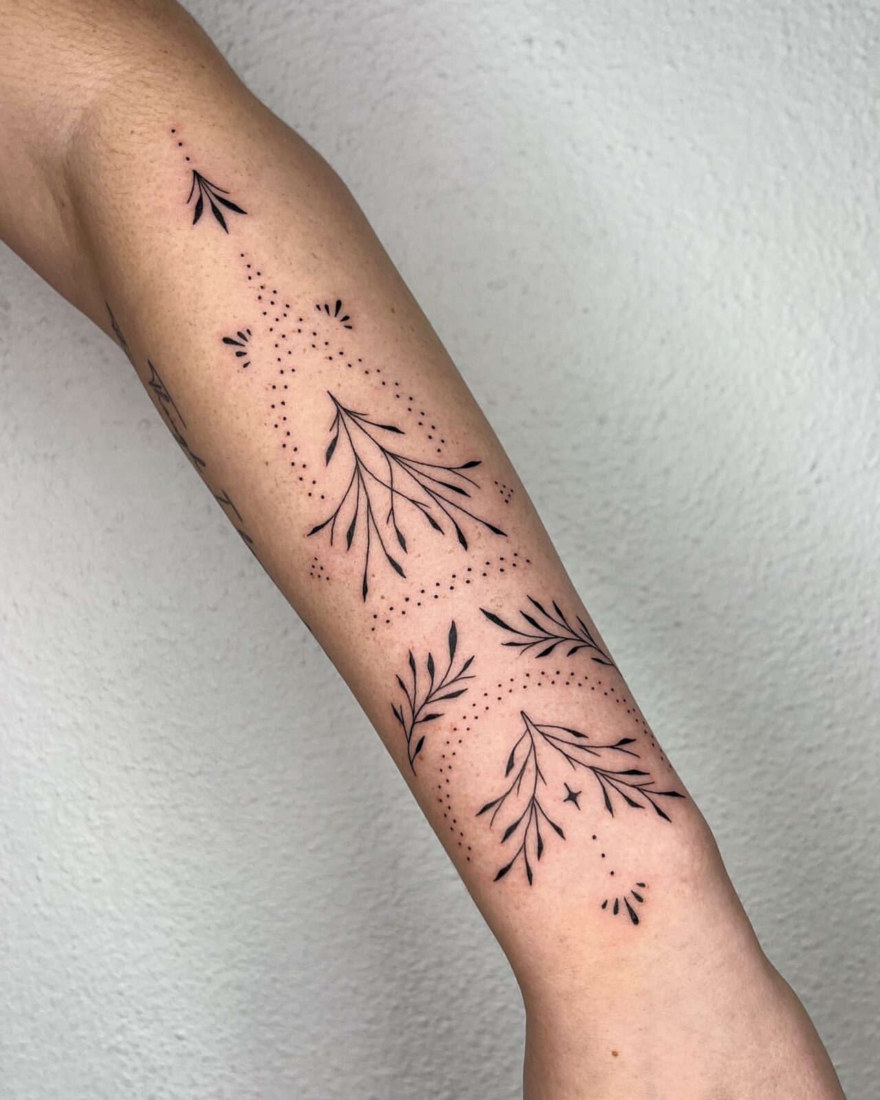 22 Amazing Dotwork Tattoo Ideas for Men & Women in 2023