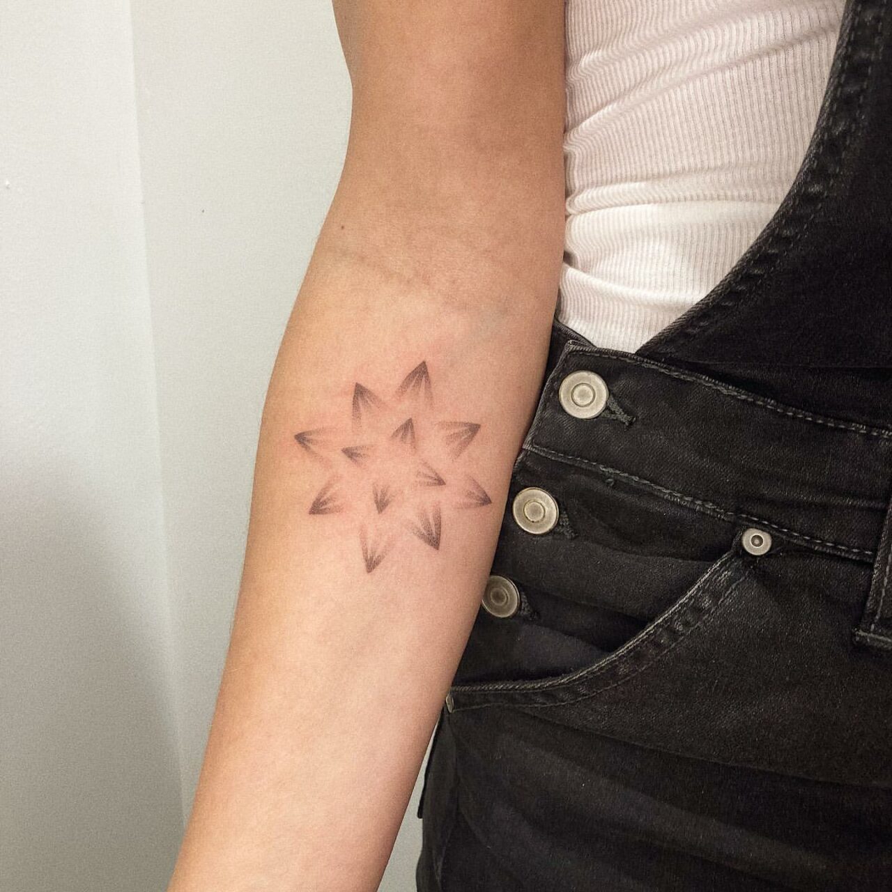 28 Sensational Star Tattoo Ideas for Men & Women in 2023