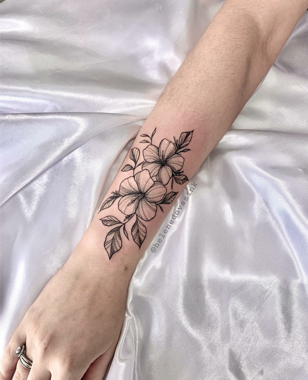 30 Stunning Hibiscus Tattoo Ideas to Inspire You in 2023