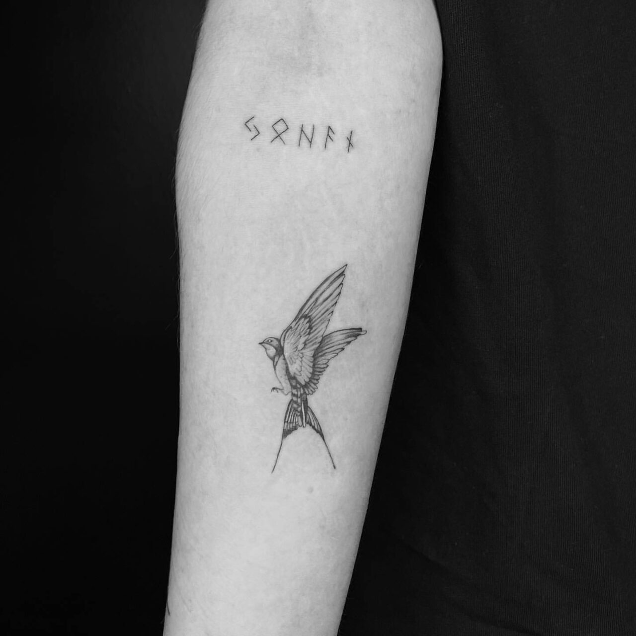 30 Cute Micro Tattoo Ideas for Men & Women to Inspire You in 2024