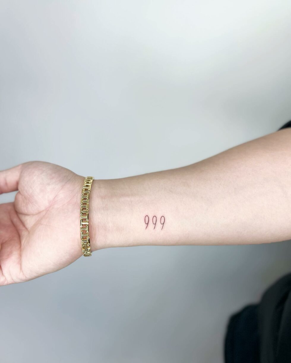 30 Cute Micro Tattoo Ideas for Men & Women to Inspire You in 2024