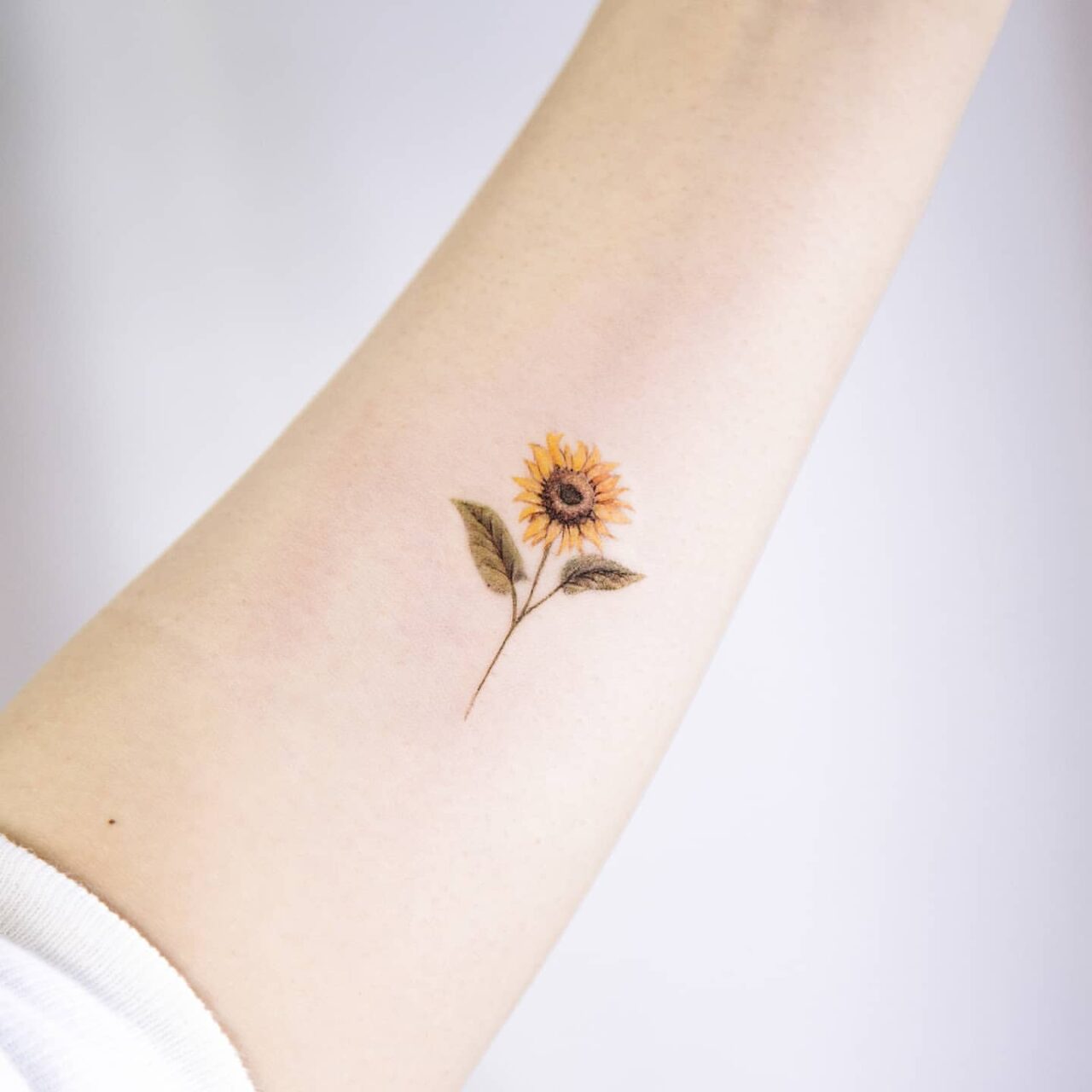31 Beautiful and Charming Small Flower Tattoo Ideas to Inspire You in 2023