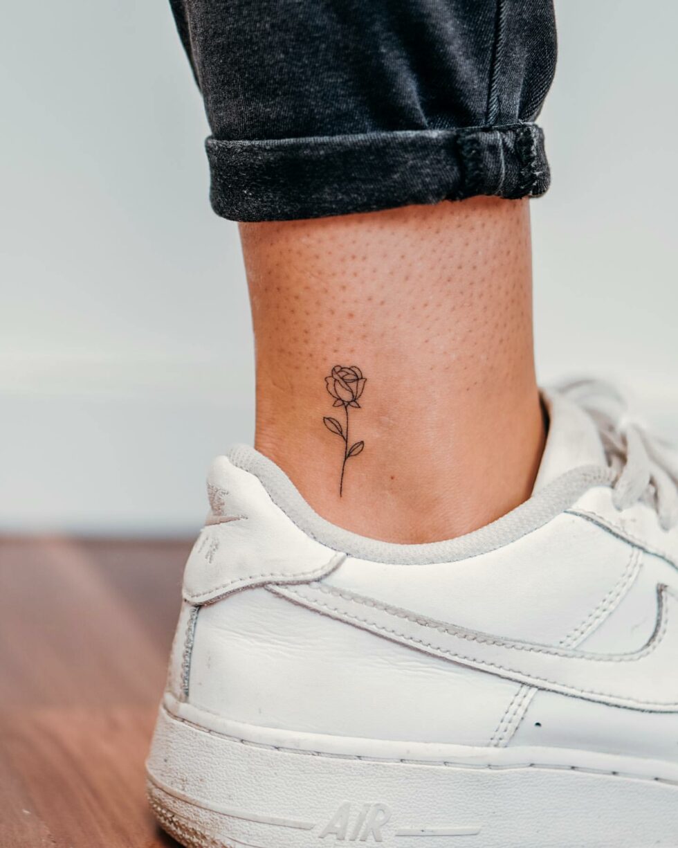 31 Beautiful and Charming Small Flower Tattoo Ideas to Inspire You in 2023