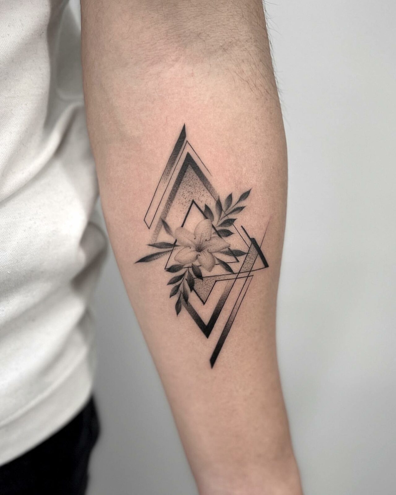 28 Gorgeous Jasmine Tattoo Ideas to Inspire You in 2024