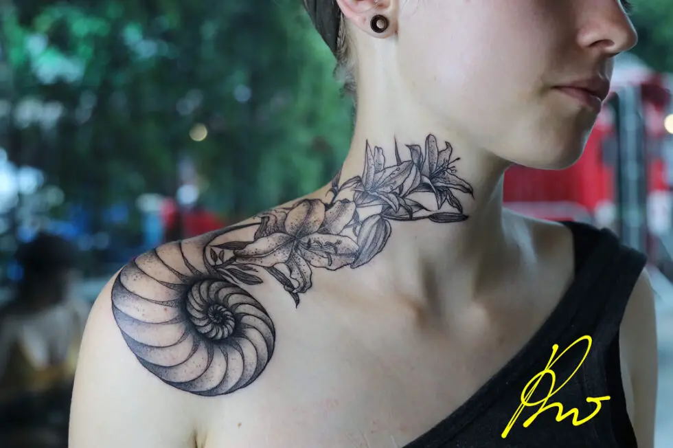 33 Cool Collarbone Tattoo Ideas for Women in 2023