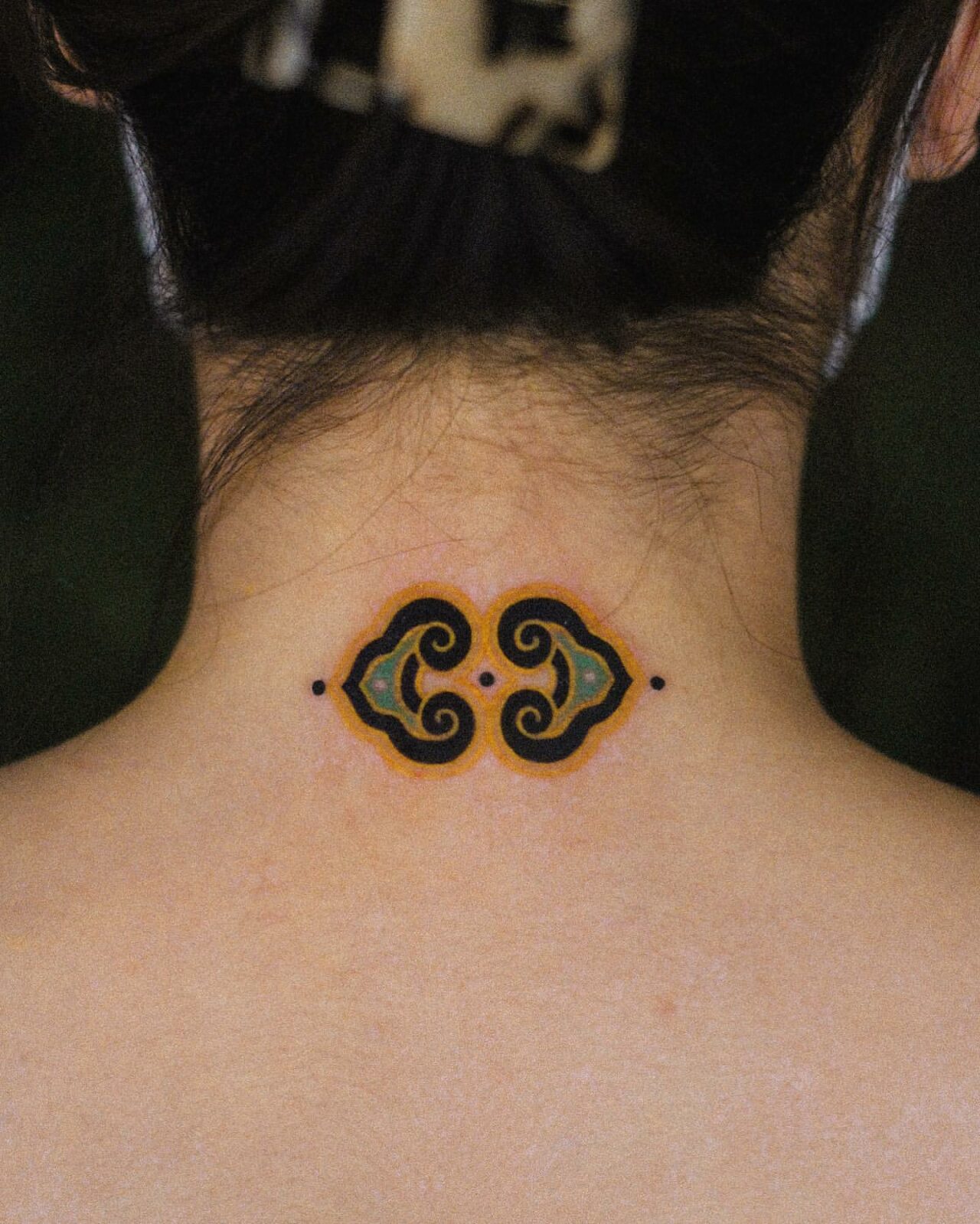 31 Amazing Neck Tattoo Ideas for Women in 2024