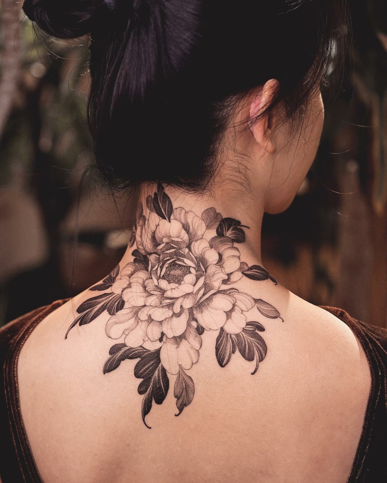 31 Amazing Neck Tattoo Ideas for Women in 2024