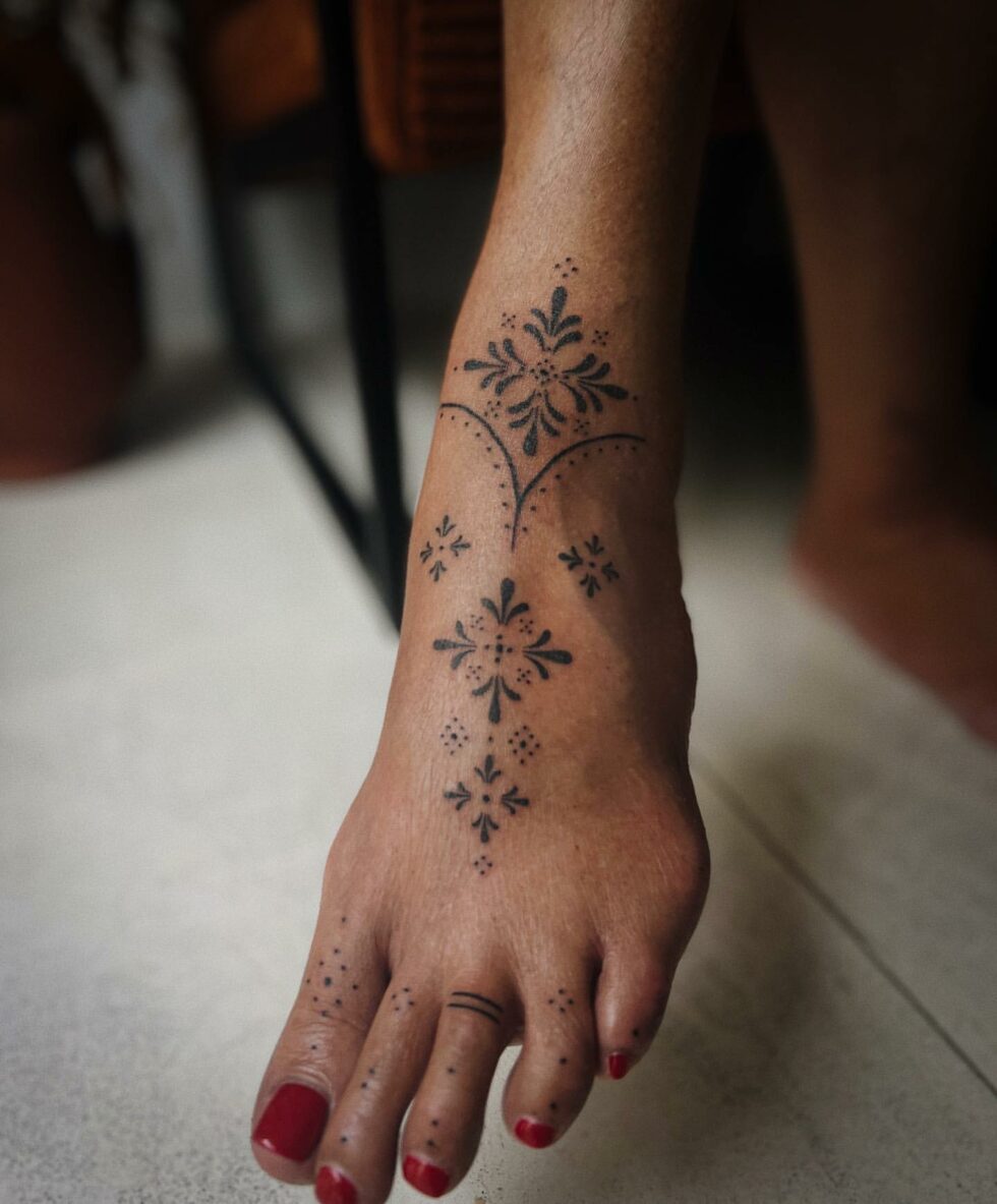 30 Phenomenal Foot Tattoo Ideas for Men & Women in 2024