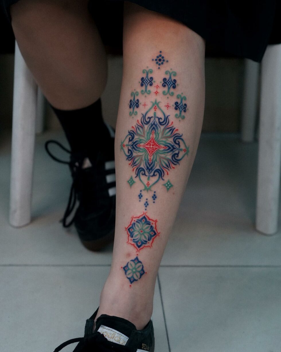 34 Trendsetting Shin Tattoo Ideas for Men & Women in 2024