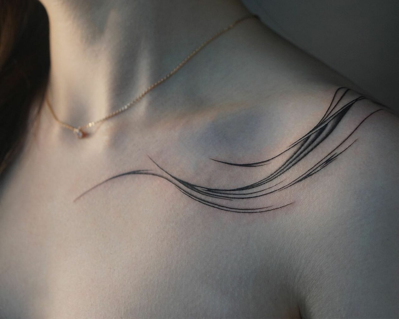 33 Cool Collarbone Tattoo Ideas for Women in 2023