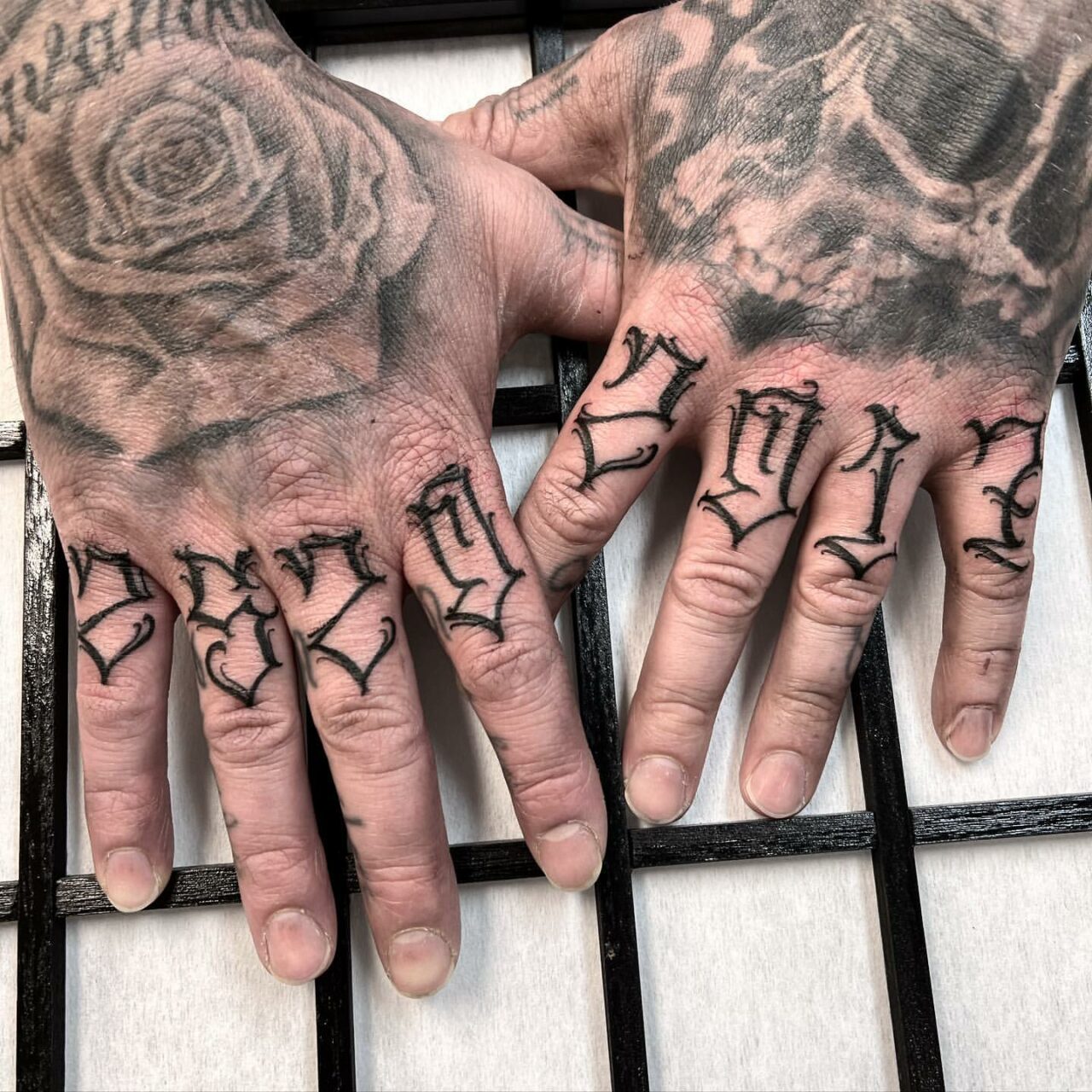 32 Amazing Knuckle Tattoo Ideas for Men & Women in 2024