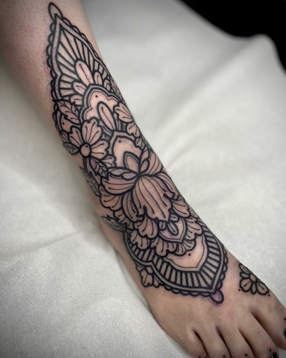 30 Phenomenal Foot Tattoo Ideas for Men & Women in 2024