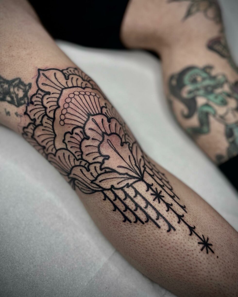 32 Amazing Knee Tattoo Ideas For Men Women In 2024