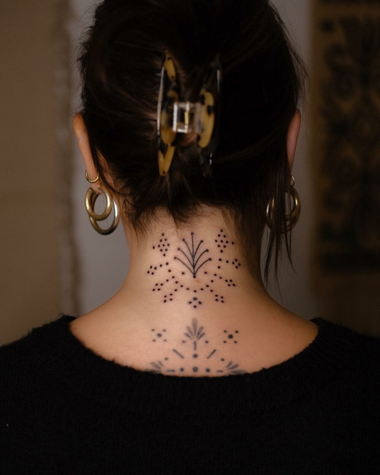 31 Amazing Neck Tattoo Ideas for Women in 2024