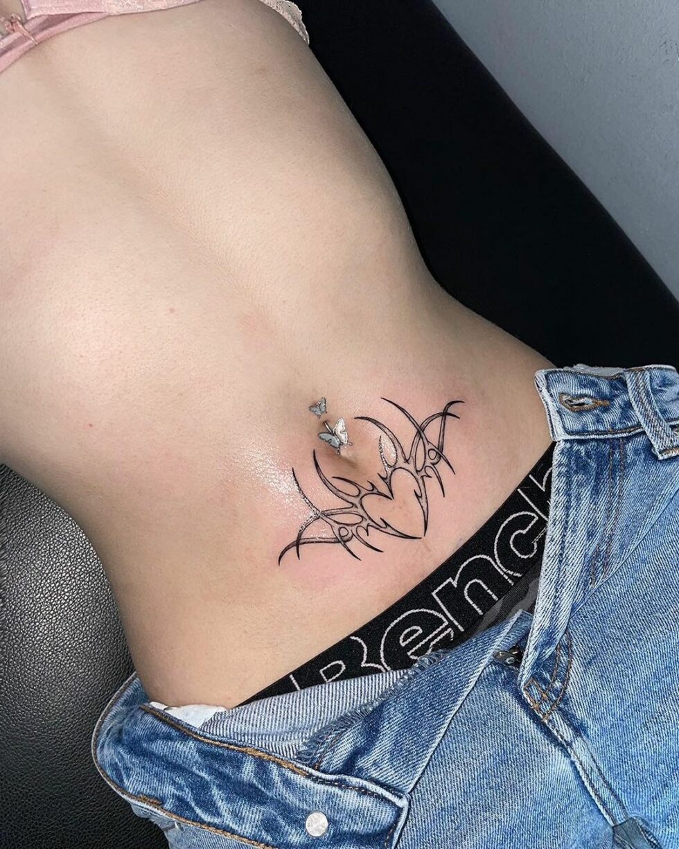 34 Stunning Stomach Tattoos for Women in 2024