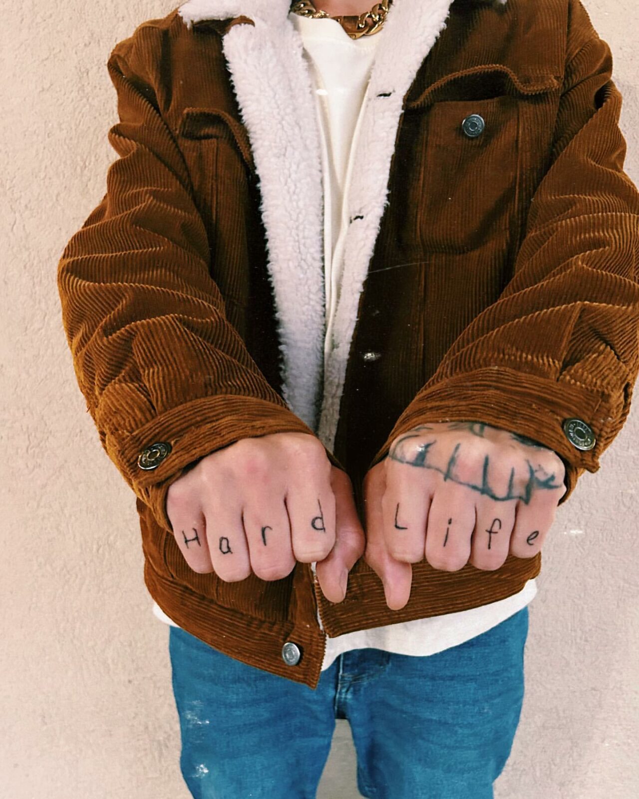 32 Amazing Knuckle Tattoo Ideas for Men & Women in 2024