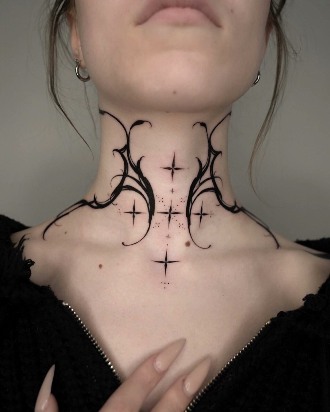 33 Fantastic Throat Tattoo Ideas for Women in 2024