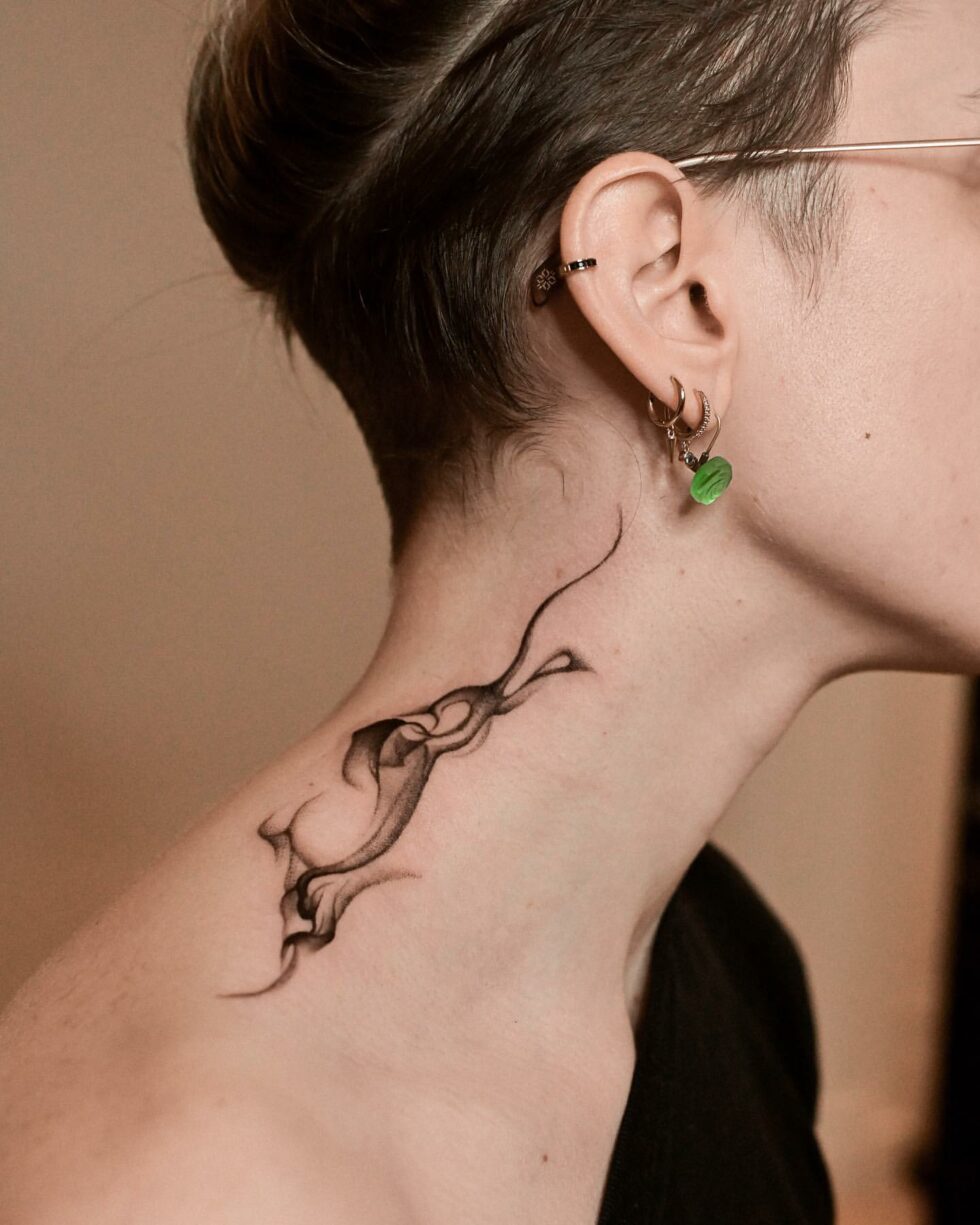 31 Amazing Neck Tattoo Ideas for Women in 2024