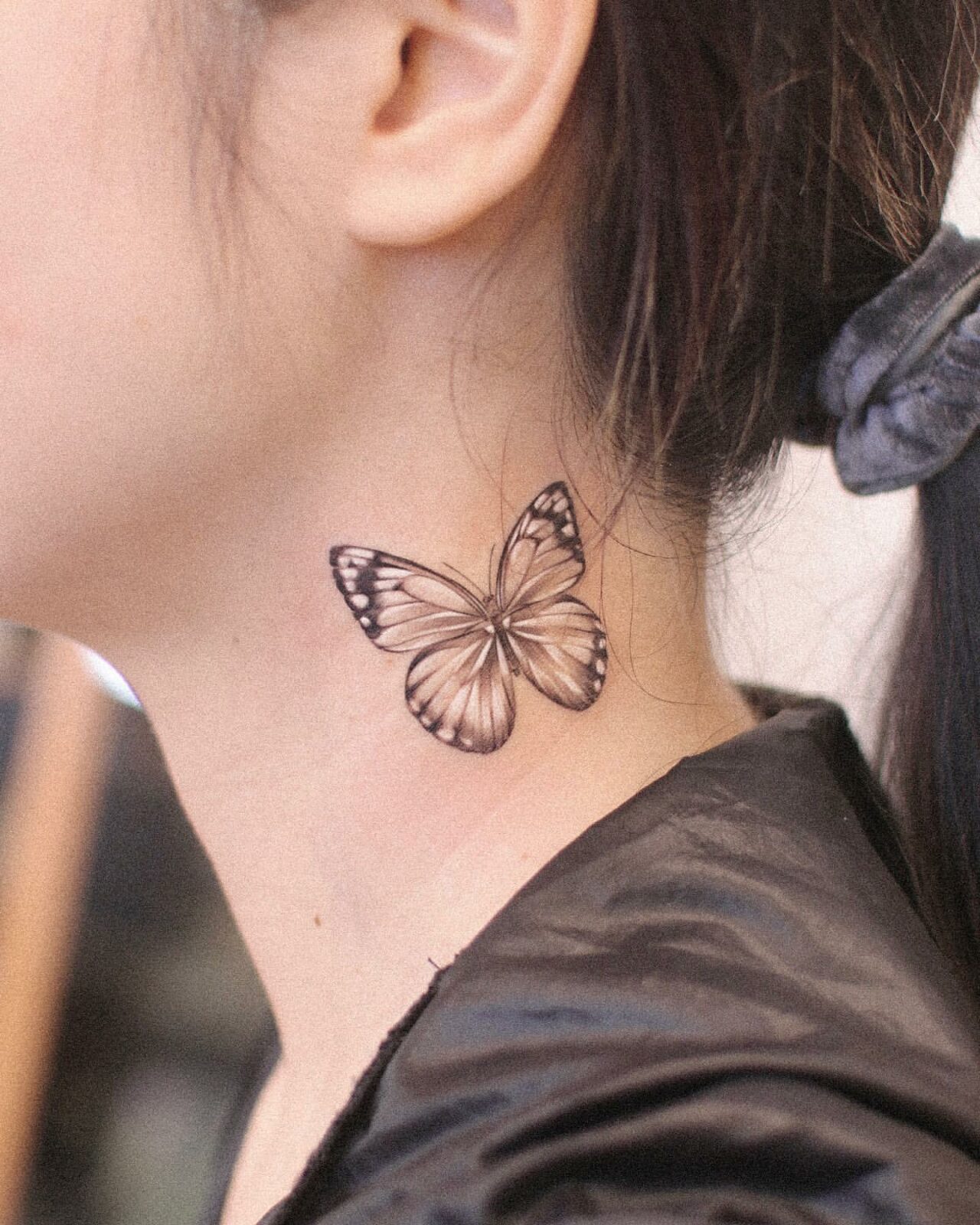 31 Amazing Neck Tattoo Ideas for Women in 2024