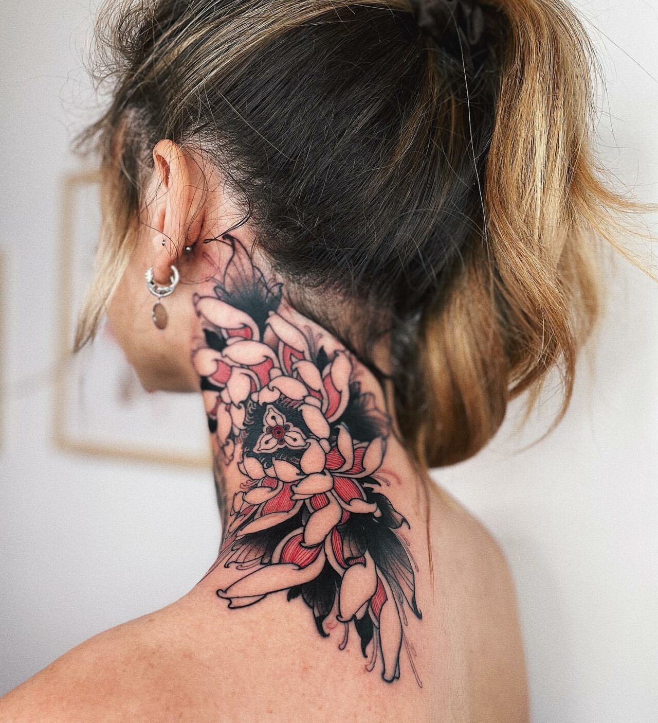 31 Amazing Neck Tattoo Ideas for Women in 2024