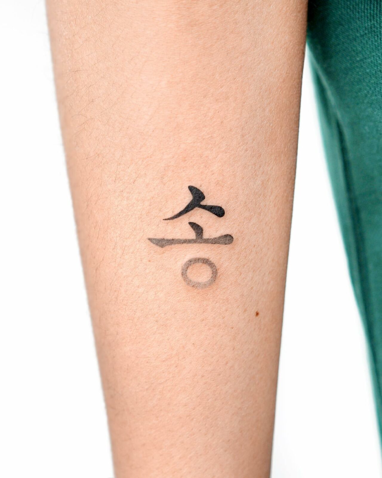 34 Captivating Script Tattoo Ideas for Women & Men in 2024