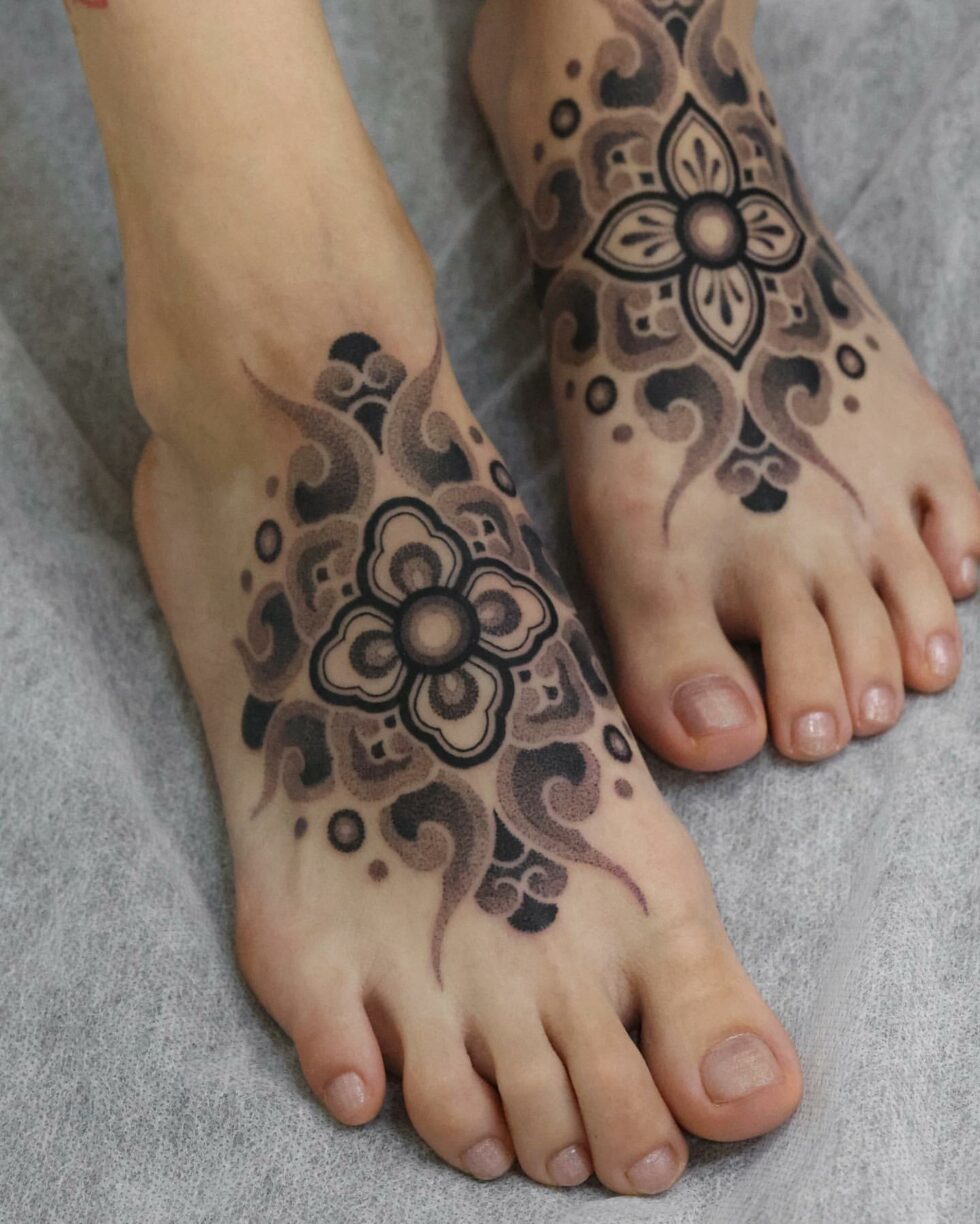 35 Fabulous Foot Tattoos for Women in 2024