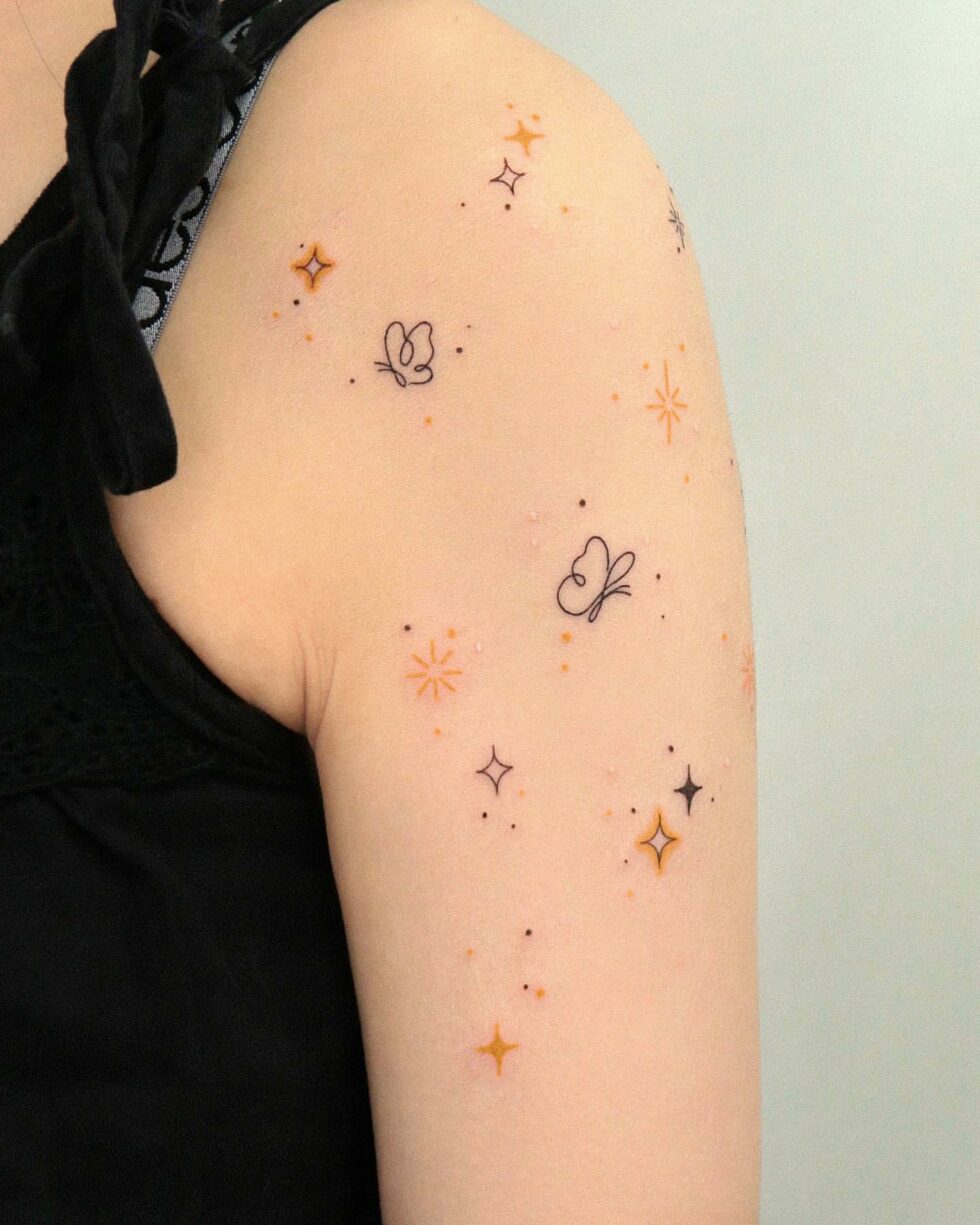 32 Simply Small Tattoos for Women in 2024