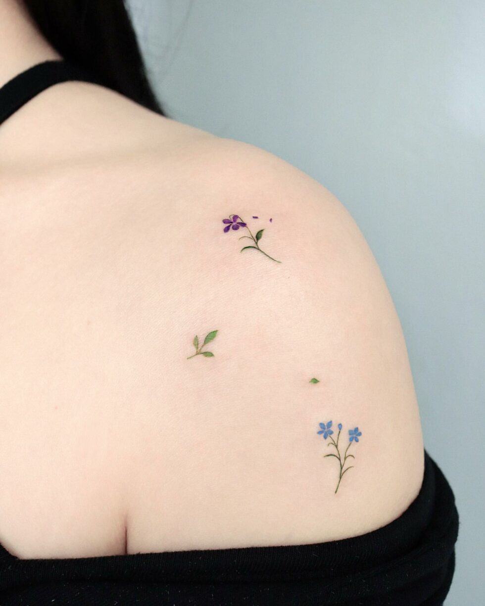 32 Simply Small Tattoos for Women in 2024