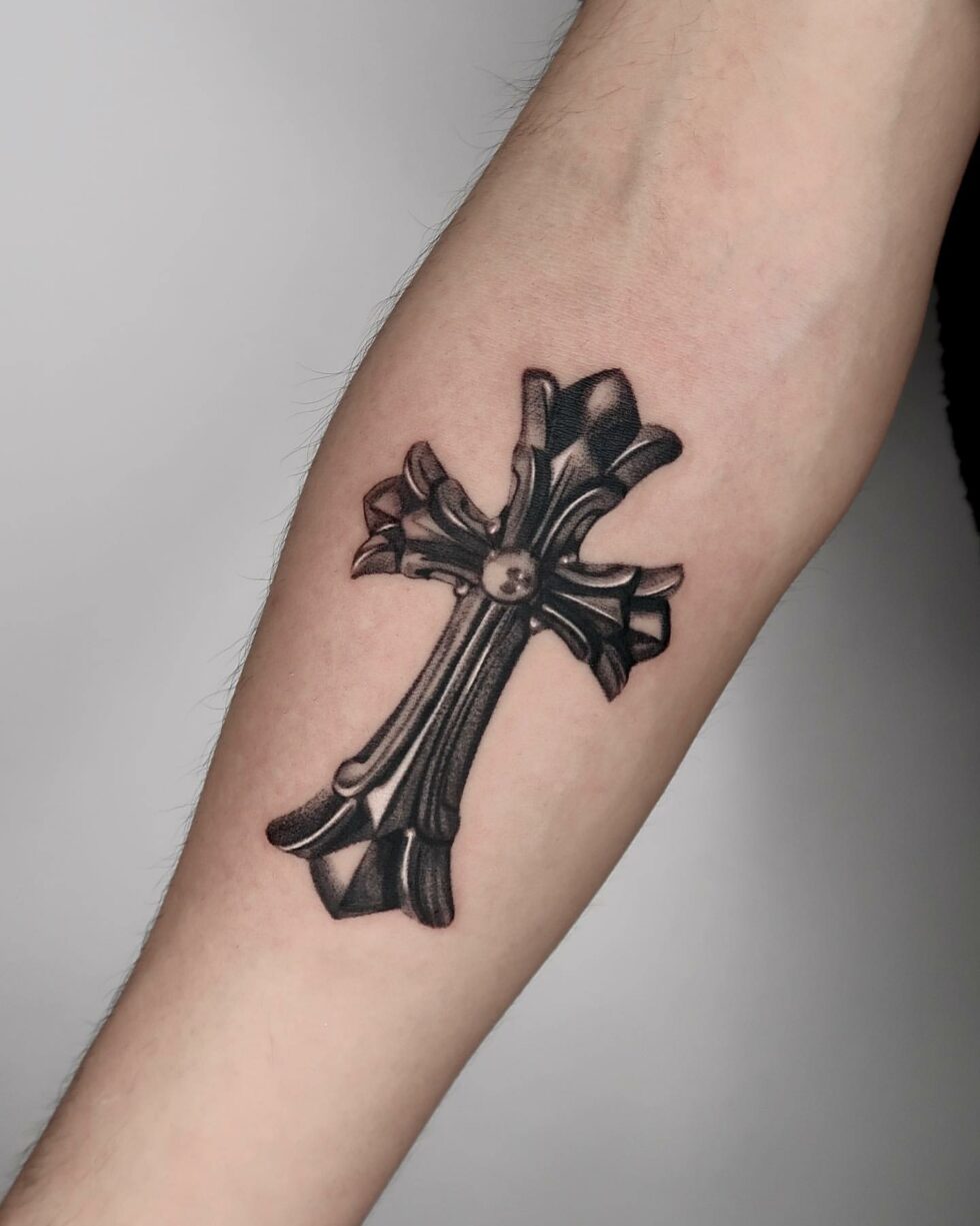 31 Meaningful Cross Tattoo Ideas for Men in 2024