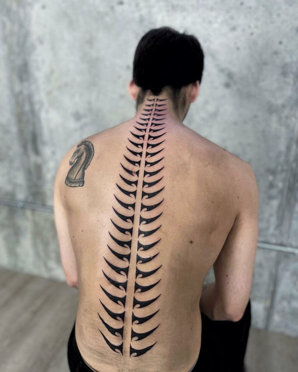 32 Captivating Spine Tattoos for Men in 2024